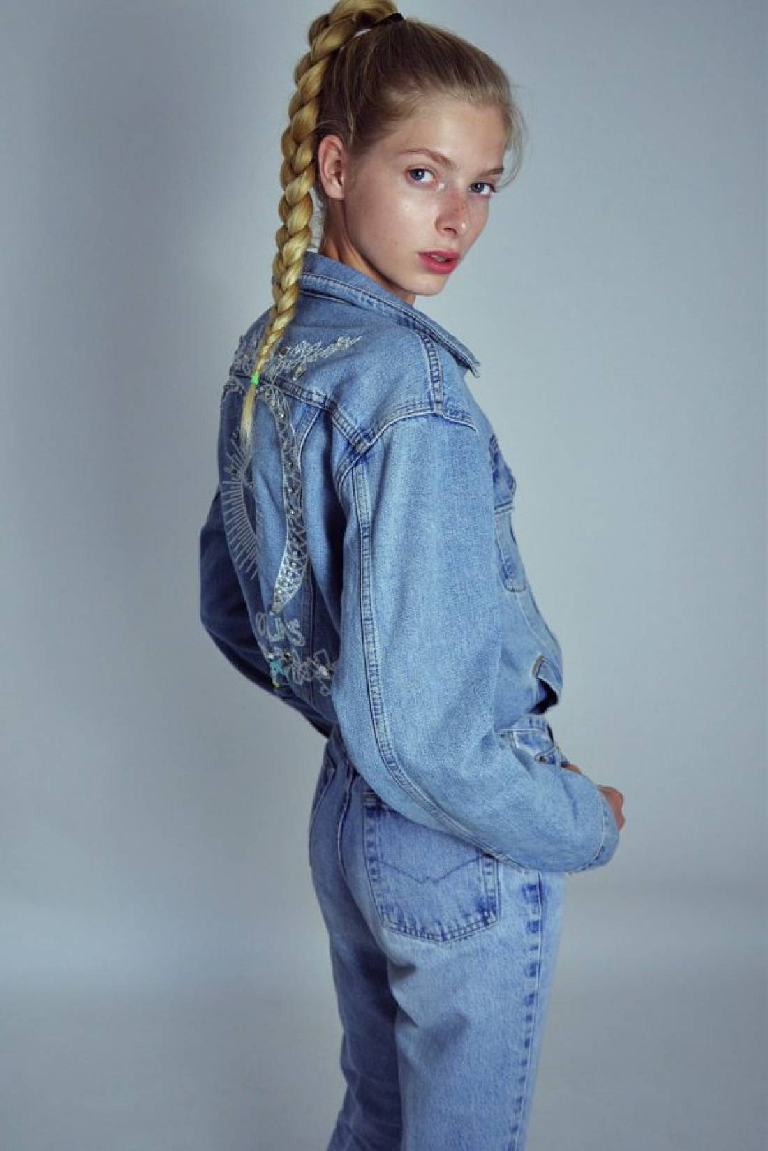 Model Agency 3085